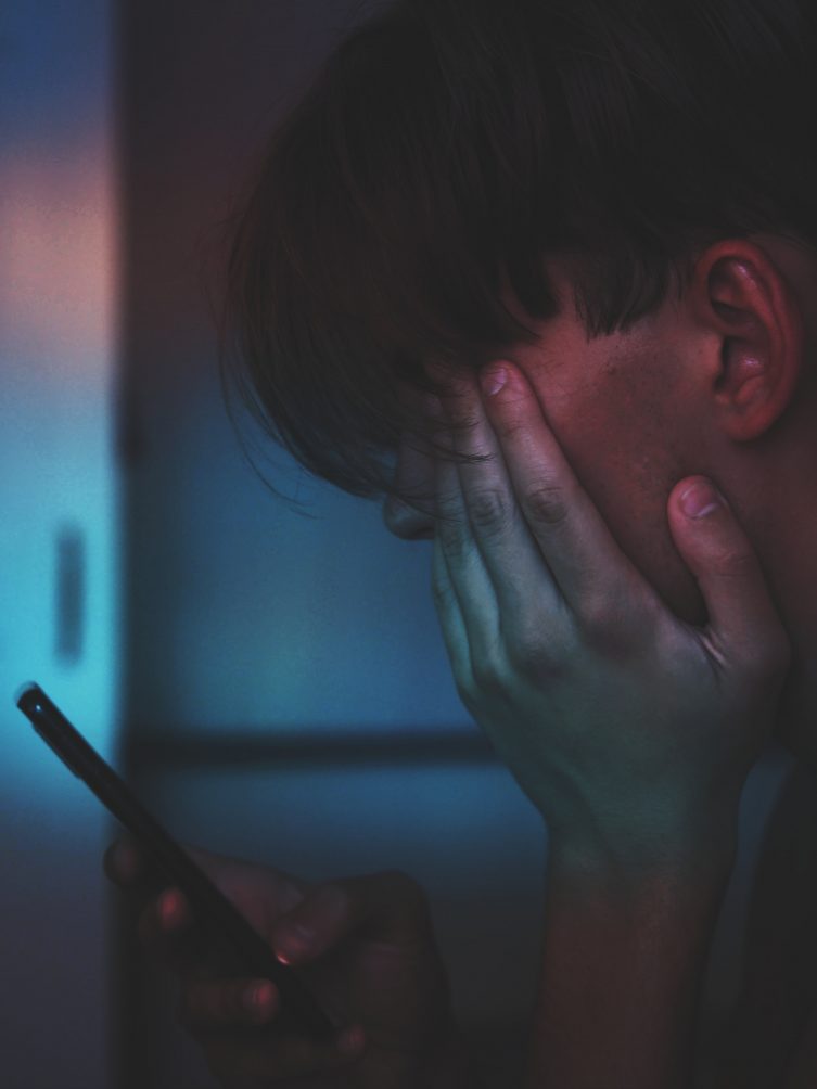 What You Should Know About Internet Addiction - Addictions UK
